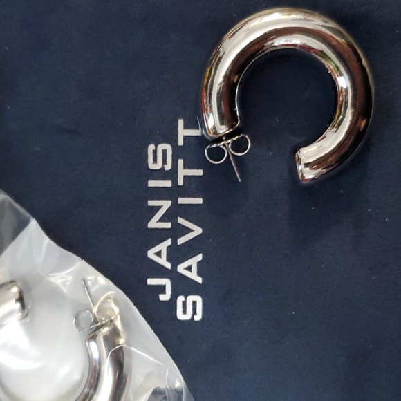 Janis Savitt | Jewelry | Janis Savitt Oprahs Favorite Medium Size Hoop ...